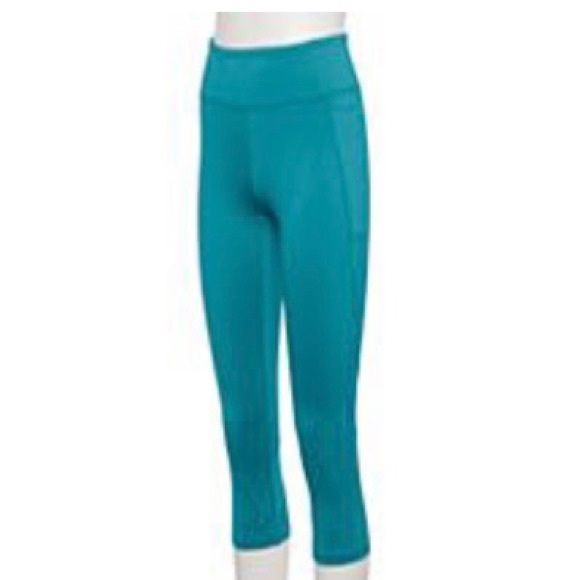 tek gear | Pants & Jumpsuits | Perforated Highwaisted Capri Leggings ...
